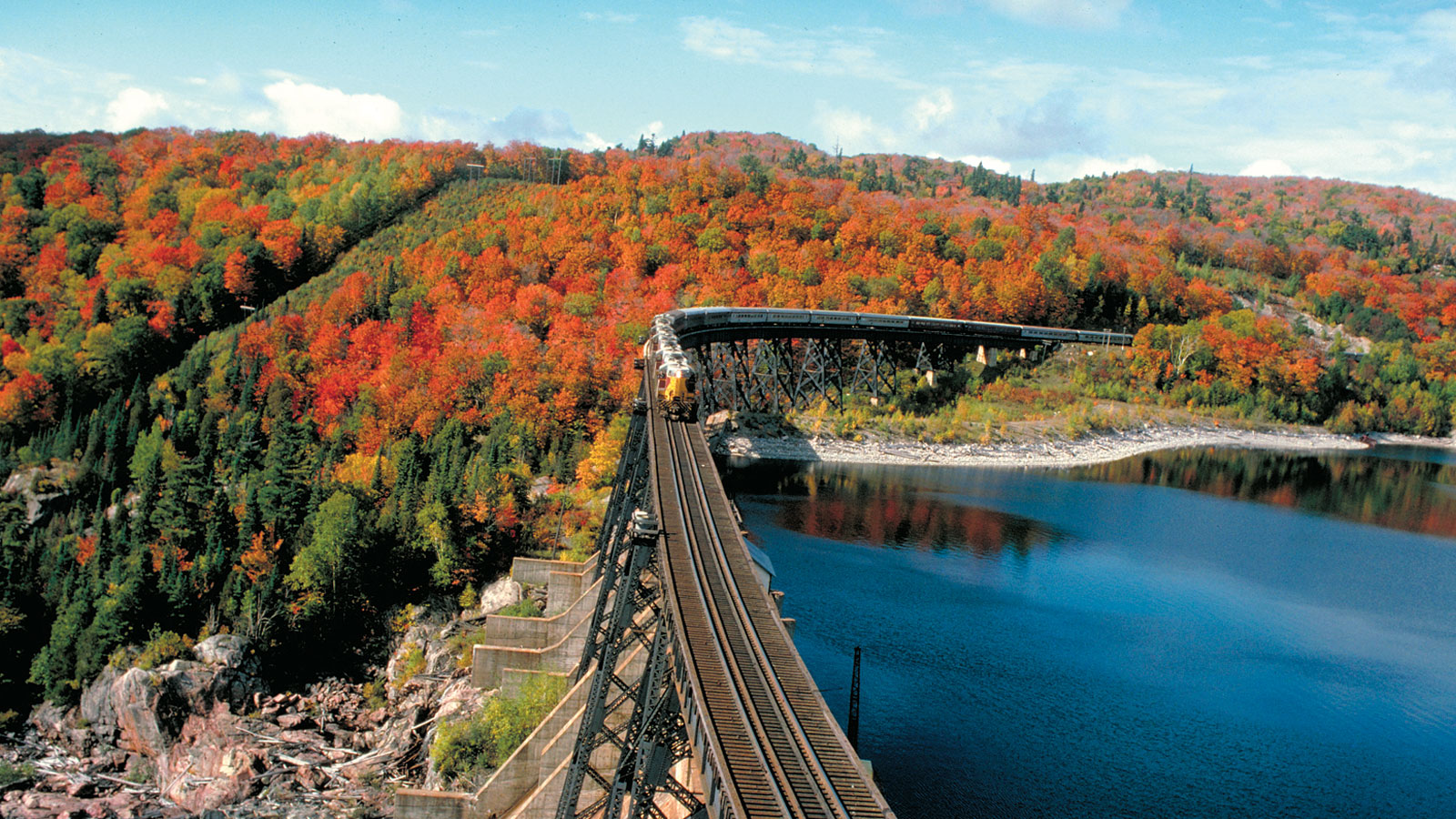 乘火车游览安大略